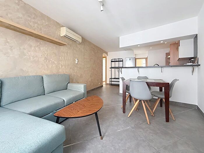 Cagnes-sur-Mer, Centre-ville : Appartement 3 pièces à vendre