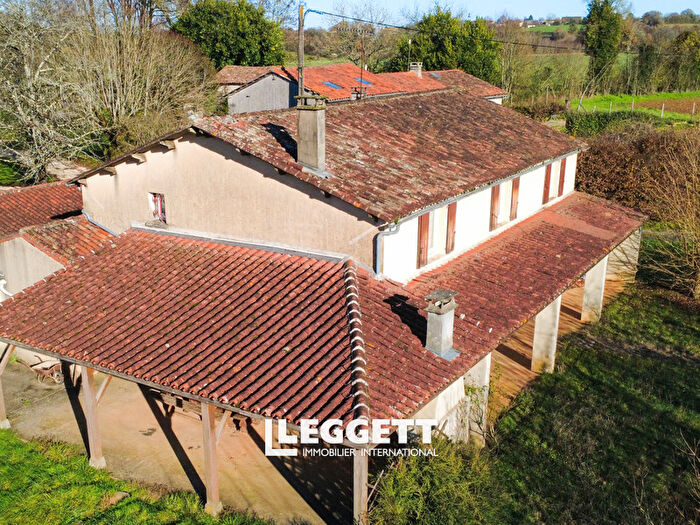 Maison à vendre - Ruffec - 5 pièces - 4 chambres