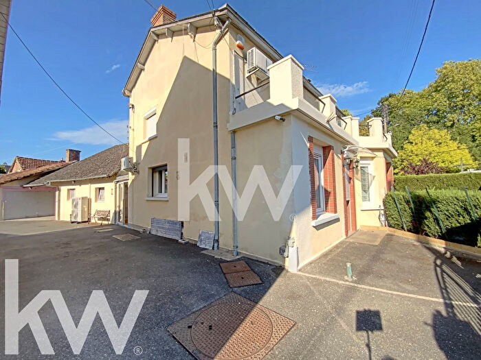 Maison à vendre - Neung-sur-Beuvron - 10 pièces - 9 chambres