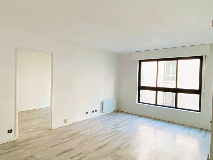 Appartement à louer - Violet Commerce, Paris ème arrondissement - 2 pièces - 1 chambre