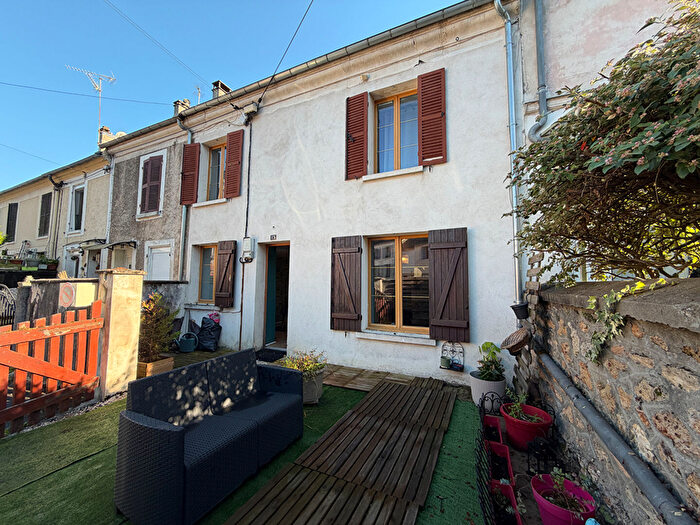 Saint-Cyr-sur-Morin - Maison 4 pièces à vendre