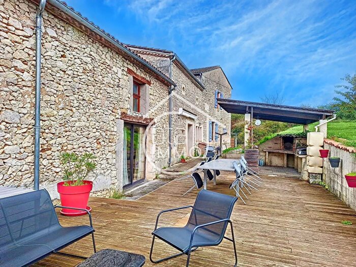 Maison à vendre - La Roquille - 14 pièces - 9 chambres