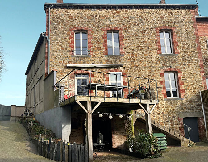 Maison à vendre - La Guerche-de-Bretagne - 12 pièces - 9 chambres