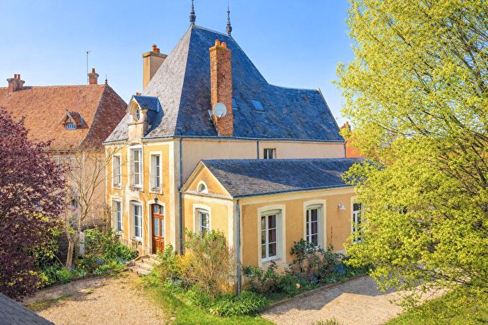 Maison à vendre - Beaumont-sur-Sarthe - 8 pièces - 5 chambres