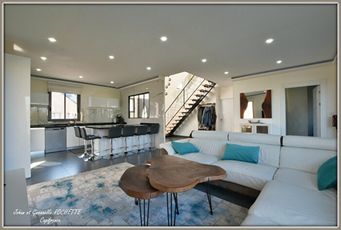 Maison à vendre - Seiches-sur-le-Loir - 6 pièces - 4 chambres