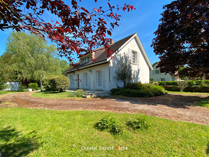 Saint-Prest : Maison 8 pièces à vendre
