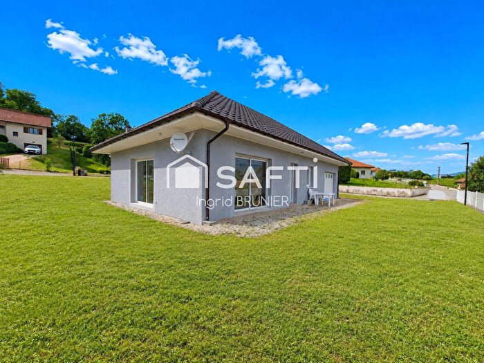 Maison 3 pièces à Saint-Pierre-de-Curtille, à vendre