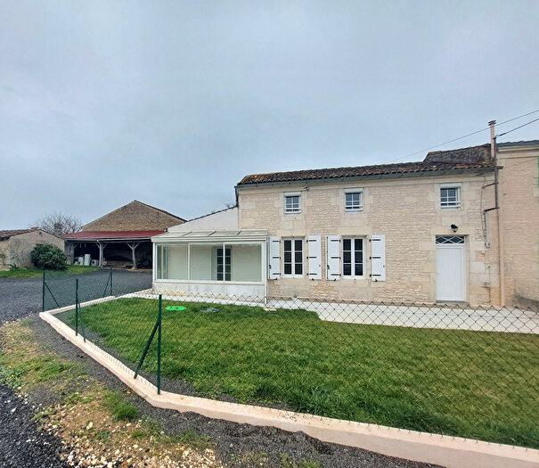 Maison à louer - Corme-Royal - 4 pièces - 3 chambres