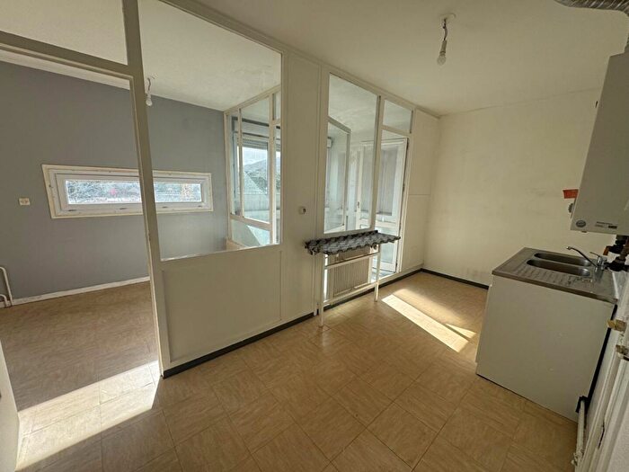 Appartement à louer - Albigny-sur-Saône - 3 pièces - 2 chambres