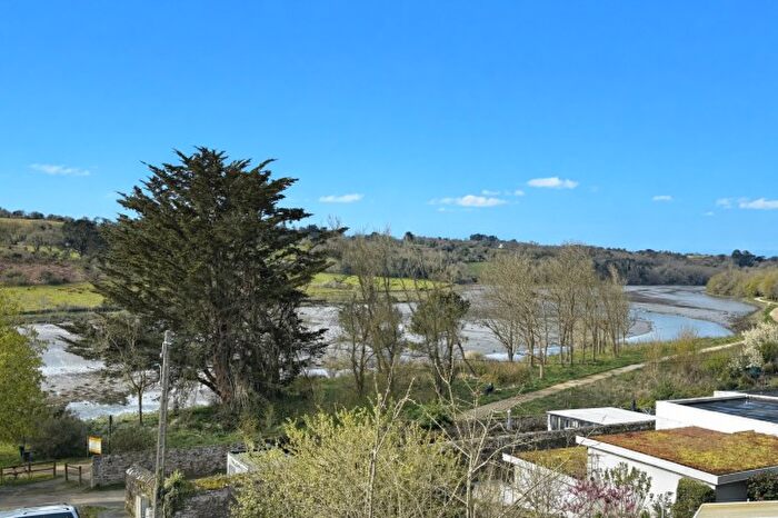 Maison à vendre - Pont-Croix - 6 pièces - 5 chambres