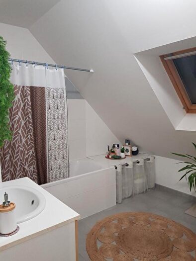 Maison à louer - Saint-Guinoux - 5 pièces - 4 chambres