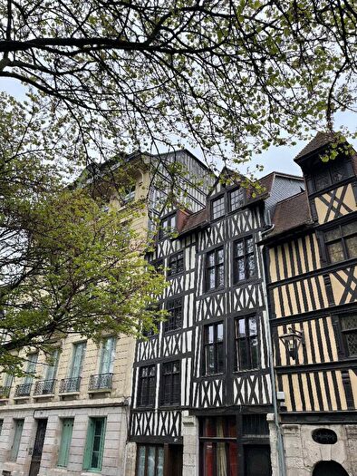 Appartement à louer - Saint Marc-Croix de Pierre-Saint Nicaise, Rouen - 1 pièce