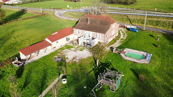 Maison à vendre - Sainte-Croix - 6 pièces - 5 chambres