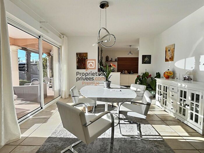 Maison à vendre - Bagnols-en-Forêt - 7 pièces - 4 chambres