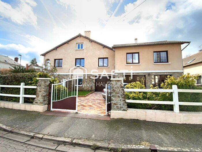 Maison à vendre - Les Essarts-le-Roi - 9 pièces - 4 chambres