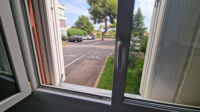 Appartement à vendre - Vitrolles, Centre-ville, Roucas, Les Pins, Le Liourat - 2 pièces - 1 chambre