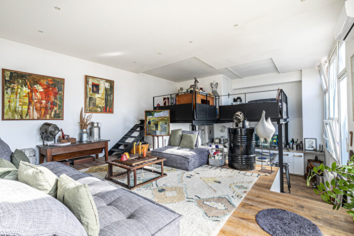 Appartement à vendre - Courbevoie, Marceau République - 3 pièces - 2 chambres