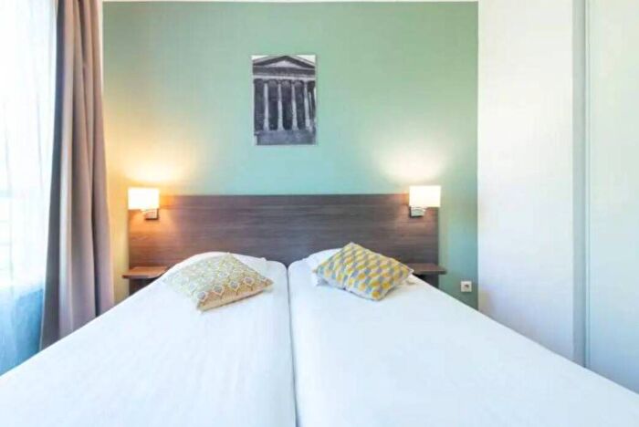 Appartement à louer - Esplanade, Nîmes - 1 pièce