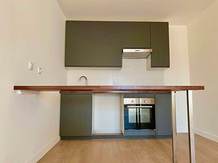 Centre Est et Sud, Gonesse : Appartement 2 pièces à louer