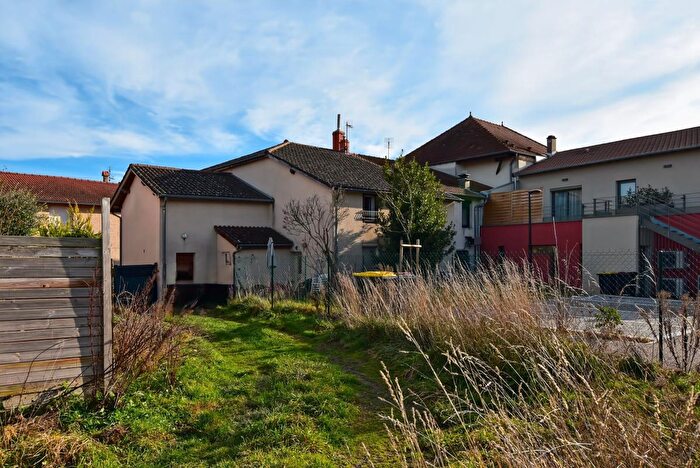 Maison 7 pièces à Saint-Forgeux-Lespinasse, à vendre