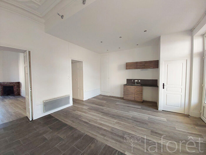 Givors, Centre-ville : Appartement 3 pièces à louer