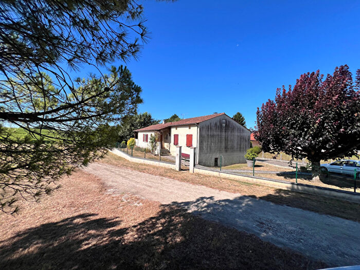 Maison à vendre - Louzac-Saint-André - 7 pièces - 5 chambres