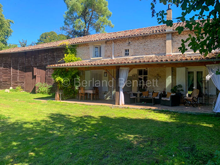 Maison à vendre - Civray - 5 pièces - 2 chambres