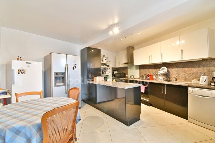 Maison à vendre - Beaumont-le-Roger - 7 pièces - 5 chambres