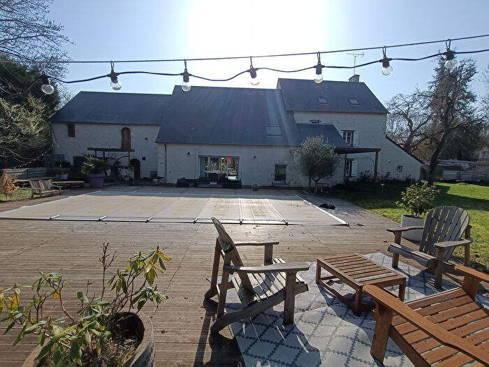 Maison à vendre - Saint-Ay - 8 pièces - 5 chambres