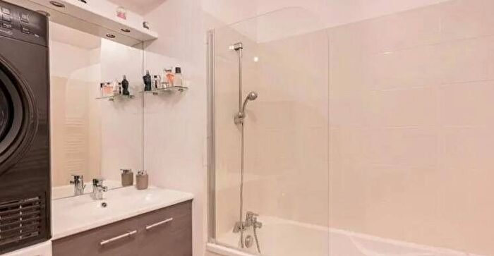 Appartement à louer - Villeurbanne - 3 pièces - 2 chambres