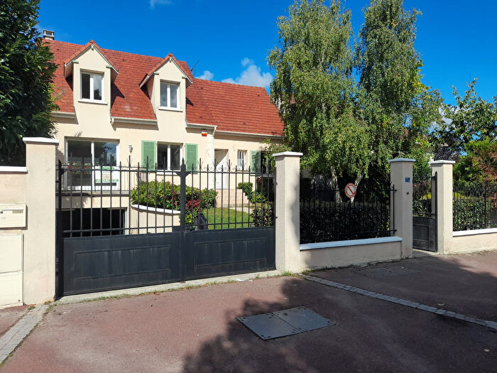 Maison à louer - Le Mesnil-le-Roi - 6 pièces - 4 chambres