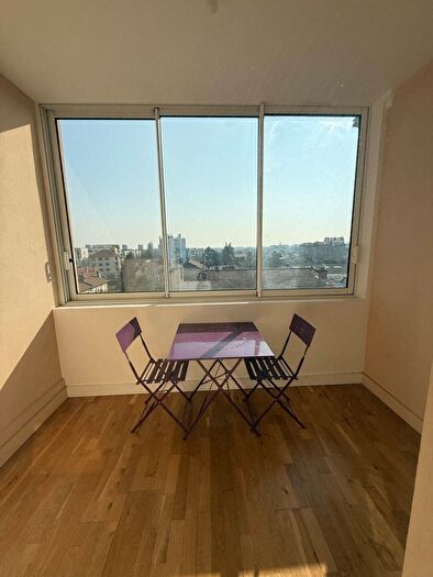 Appartement à louer - Villeurbanne - 4 pièces - 3 chambres