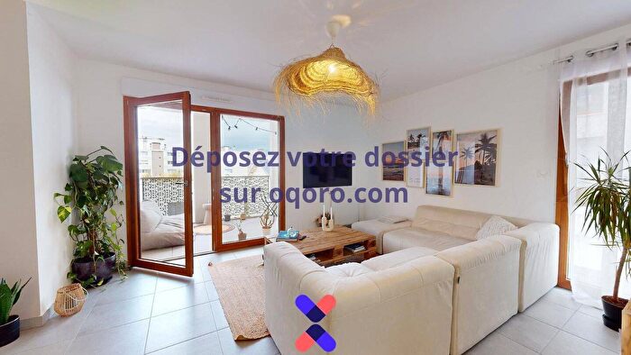 Appartement à louer - Le Grand Trou, Lyon ème arrondissement - 4 pièces - 3 chambres