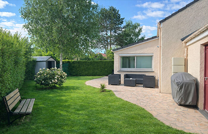 Maison à vendre - Voisins-le-Bretonneux - 6 pièces - 4 chambres