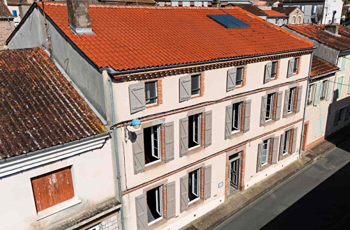 Maison 10 pièces à vendre à Arthès