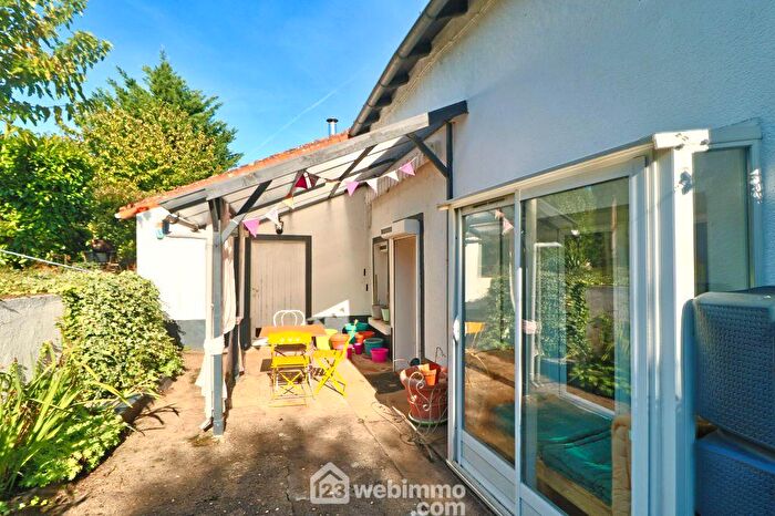 Maison à vendre - Civray - 4 pièces - 2 chambres