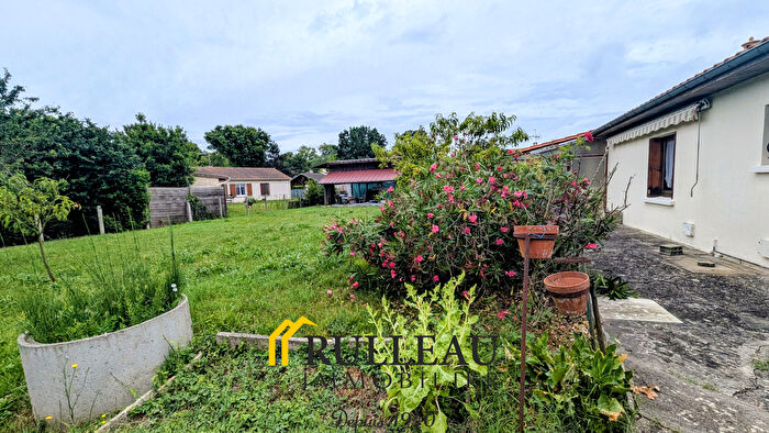 Maison 5 pièces à Saint-Louis-de-Montferrand, à vendre