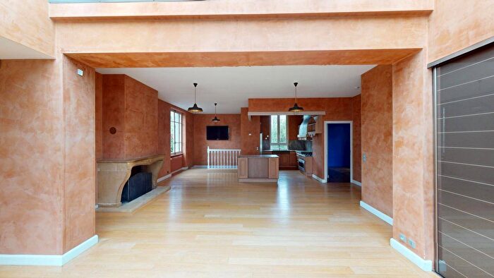 Maison à louer - Gorge du Loup-Champvert, Lyon ème arrondissement - 6 pièces - 5 chambres