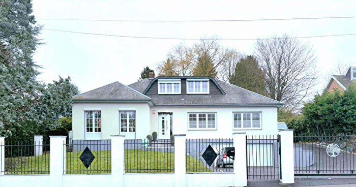 Maison à vendre - Rousies - 10 pièces - 3 chambres