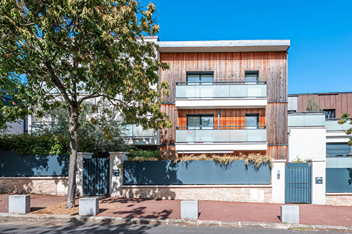 Suresnes, République : Maison 6 pièces à vendre