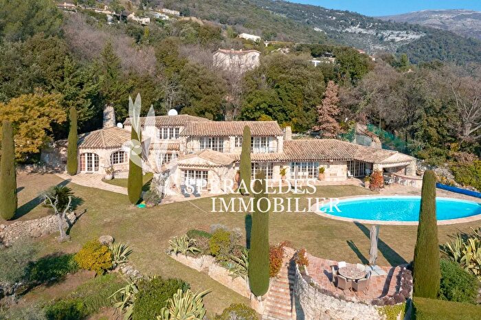 Maison à vendre - Tourrettes-sur-Loup - 9 pièces - 5 chambres