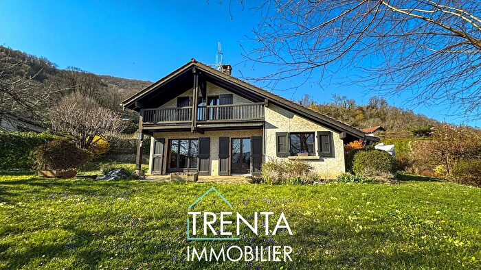 Maison à vendre - Saint-Étienne-de-Crossey - 5 pièces - 4 chambres