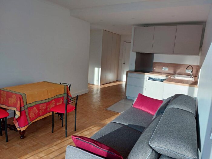 Appartement à louer - Reine-Mairie, Boulogne-Billancourt - 3 pièces - 2 chambres