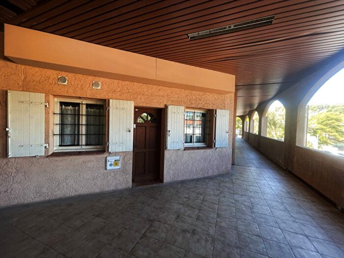 Appartement à louer - Peypin - 2 pièces - 1 chambre