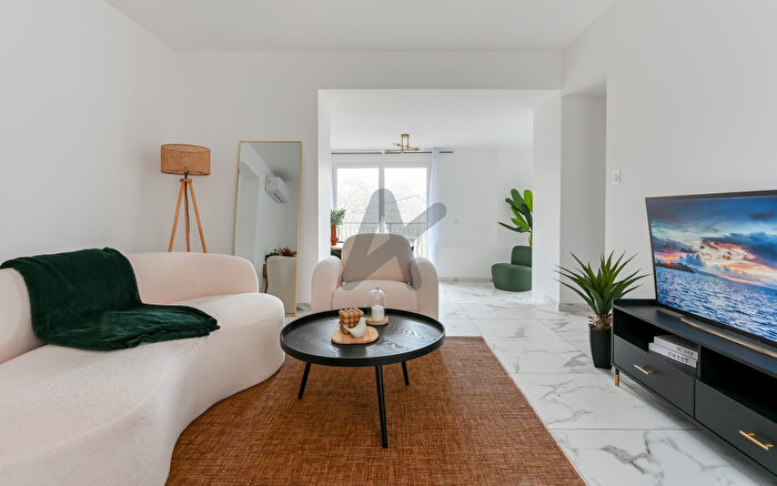 Maison à vendre - Sathonay-Camp - 6 pièces - 3 chambres