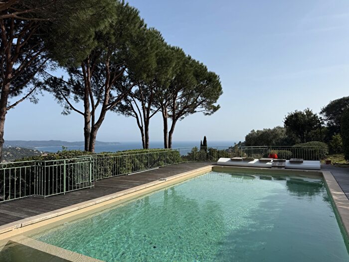 Maison à vendre - Cavalaire-sur-Mer, Le Parc- Frais Vallon, Le Jas - 8 pièces - 7 chambres