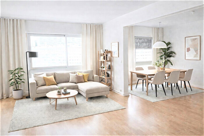 Appartement à vendre - Courbevoie - 5 pièces - 3 chambres