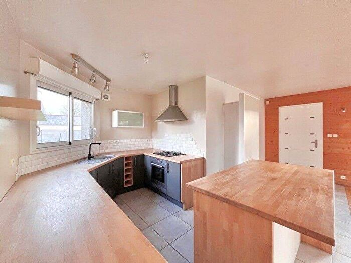 Maison à louer - Le Cloitre St Thegonnec - 5 pièces - 3 chambres