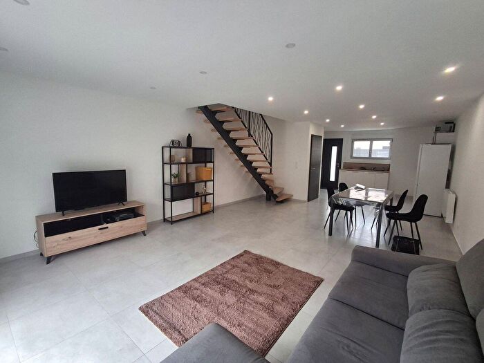 Maison 3 pièces à Tavaux, à louer