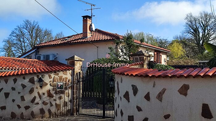 Maison 6 pièces à Oradour-Fanais, à vendre
